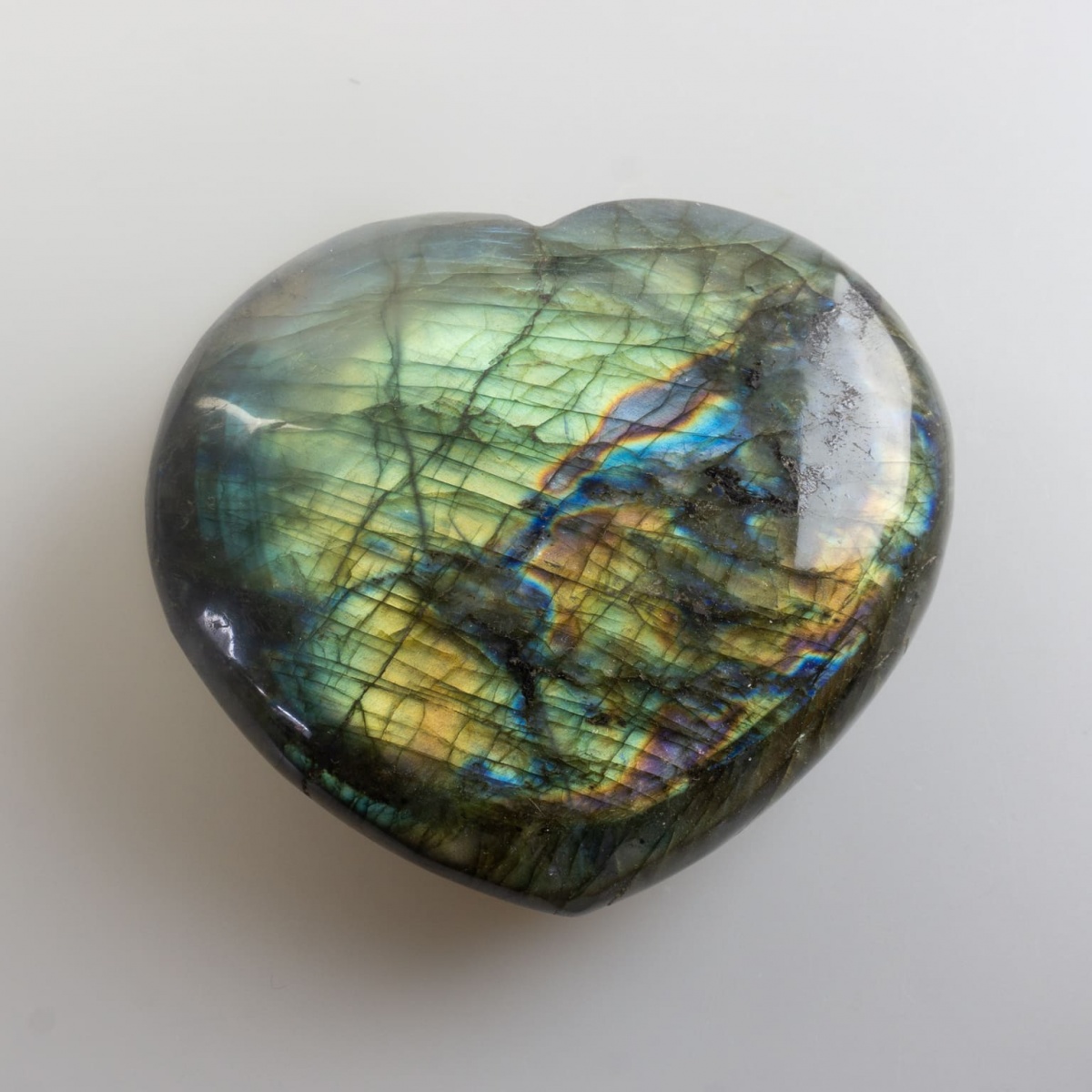 Labradorite, tutte le caratteristiche e proprietà - Didoni