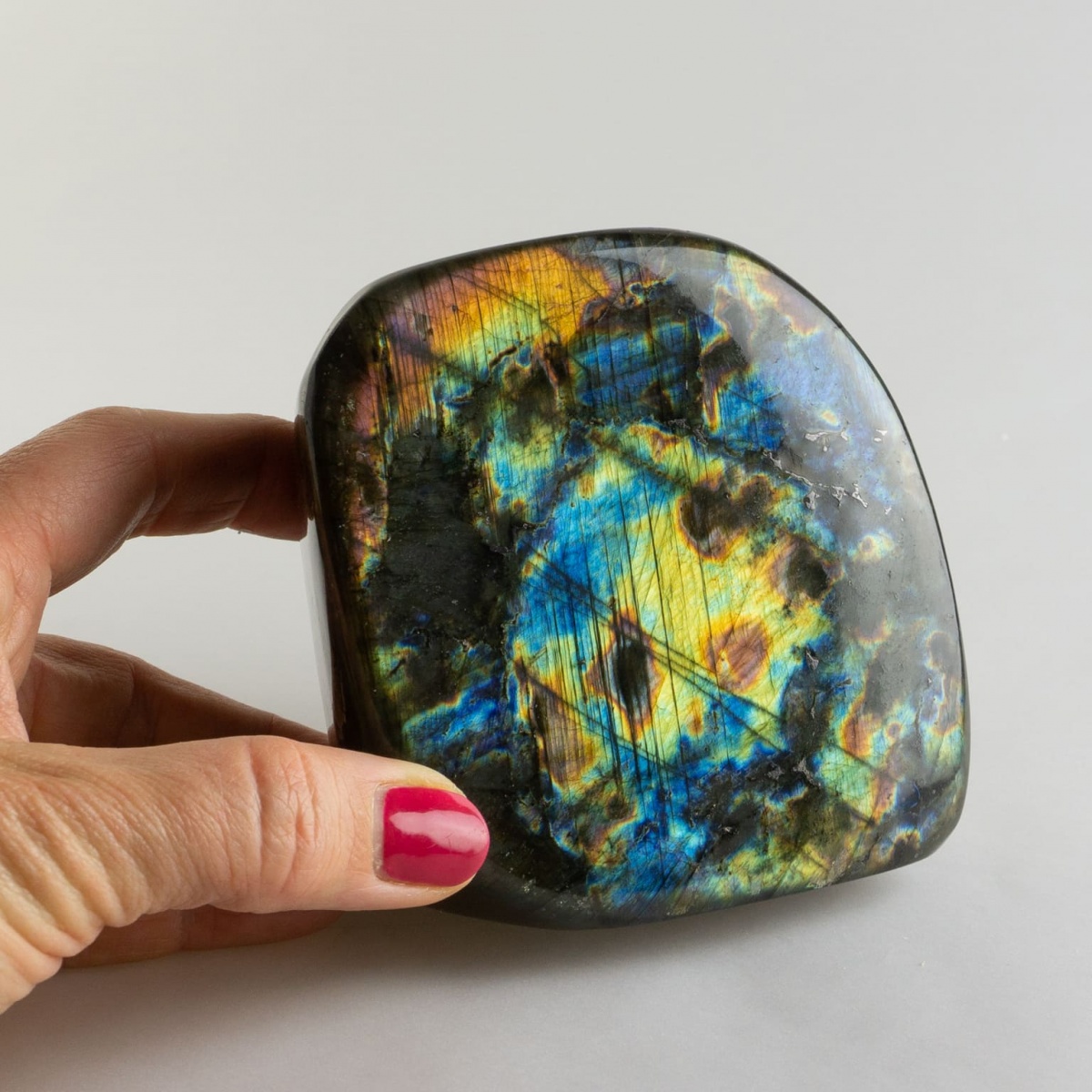 Labradorite, tutte le caratteristiche e proprietà - Didoni